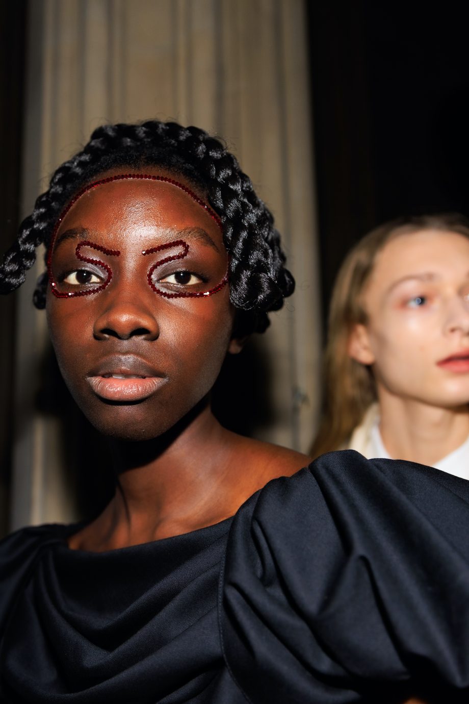 Feestelijke beautylooks bij Simone Rocha herfst/winter 2022 - Vogue NL