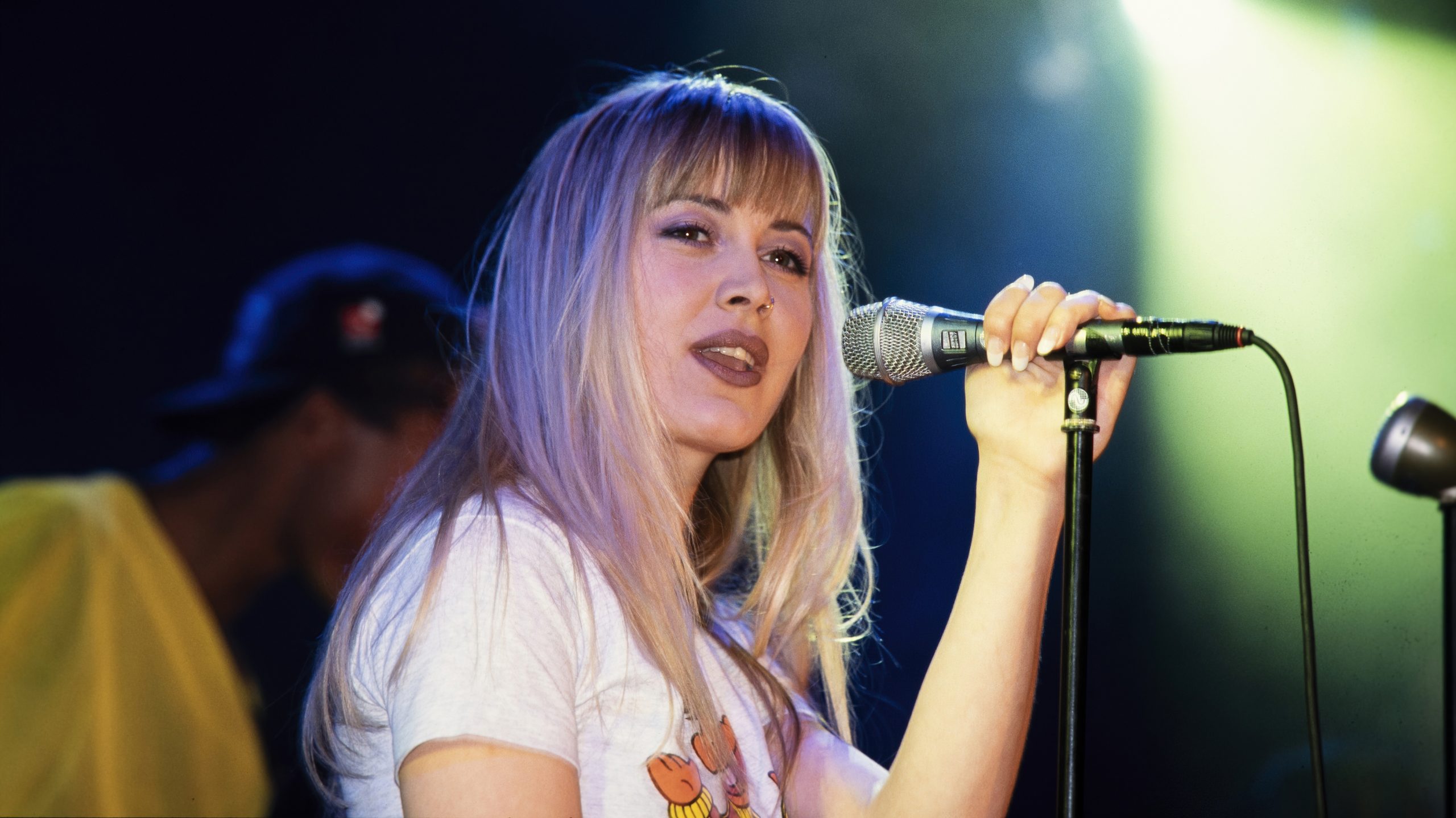 Dit zijn de beste 90's looks van Anouk - Vogue NL