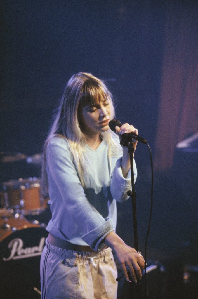 Anouk op het podium: 9 iconische foto's door de jaren heen - Vogue NL