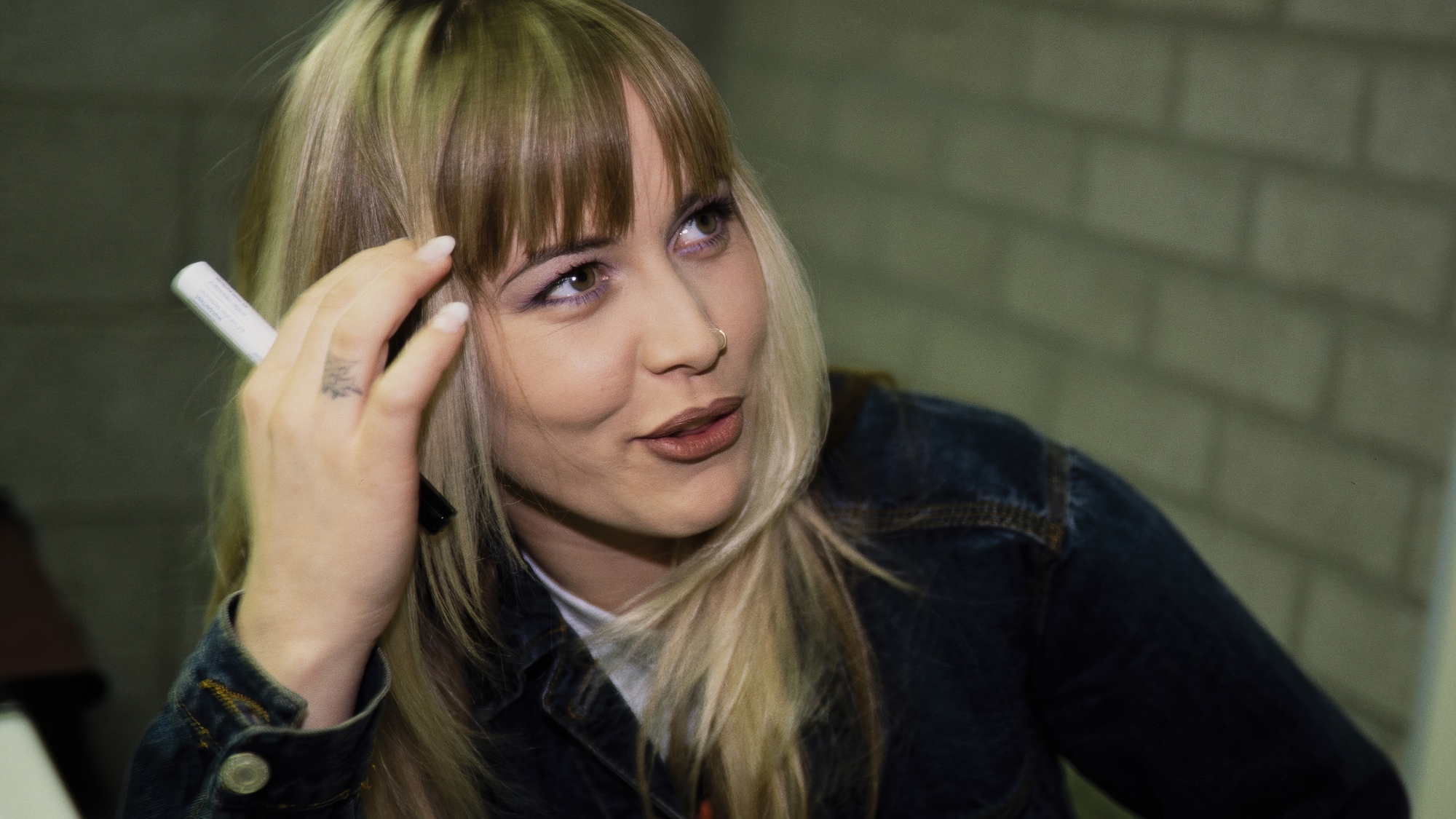 Van cargobroeken tot tanktops: dit zijn Anouks beste 90's looks