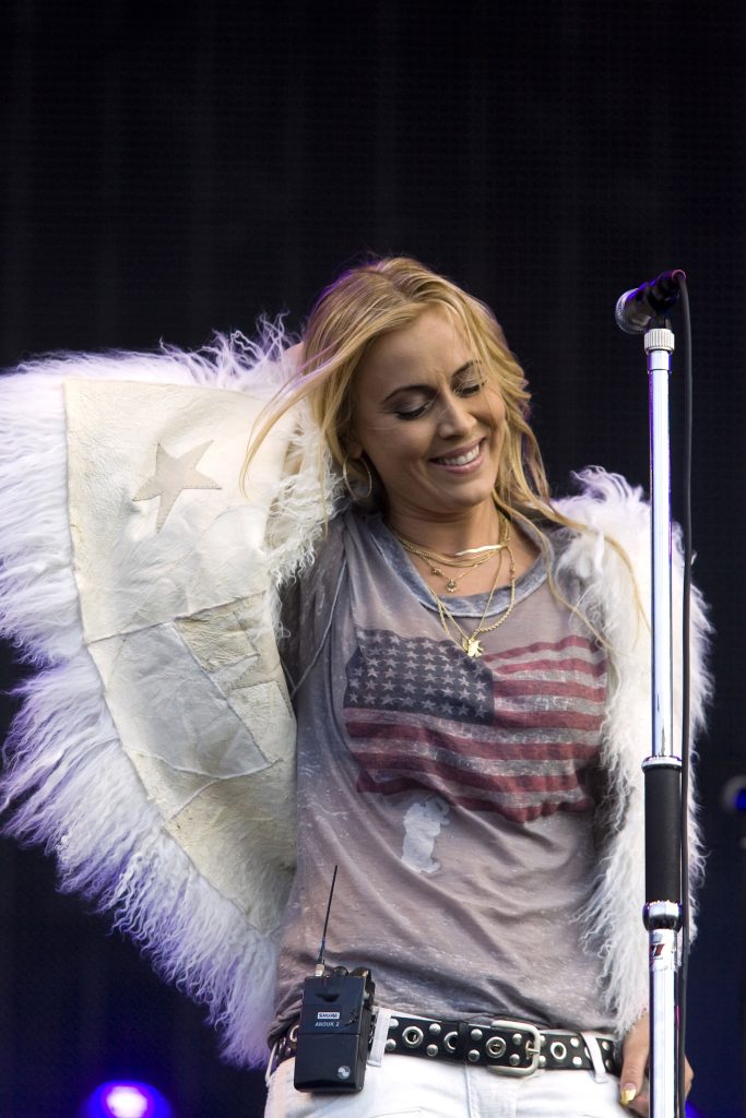 Anouk op het podium: 9 iconische foto's door de jaren heen - Vogue NL