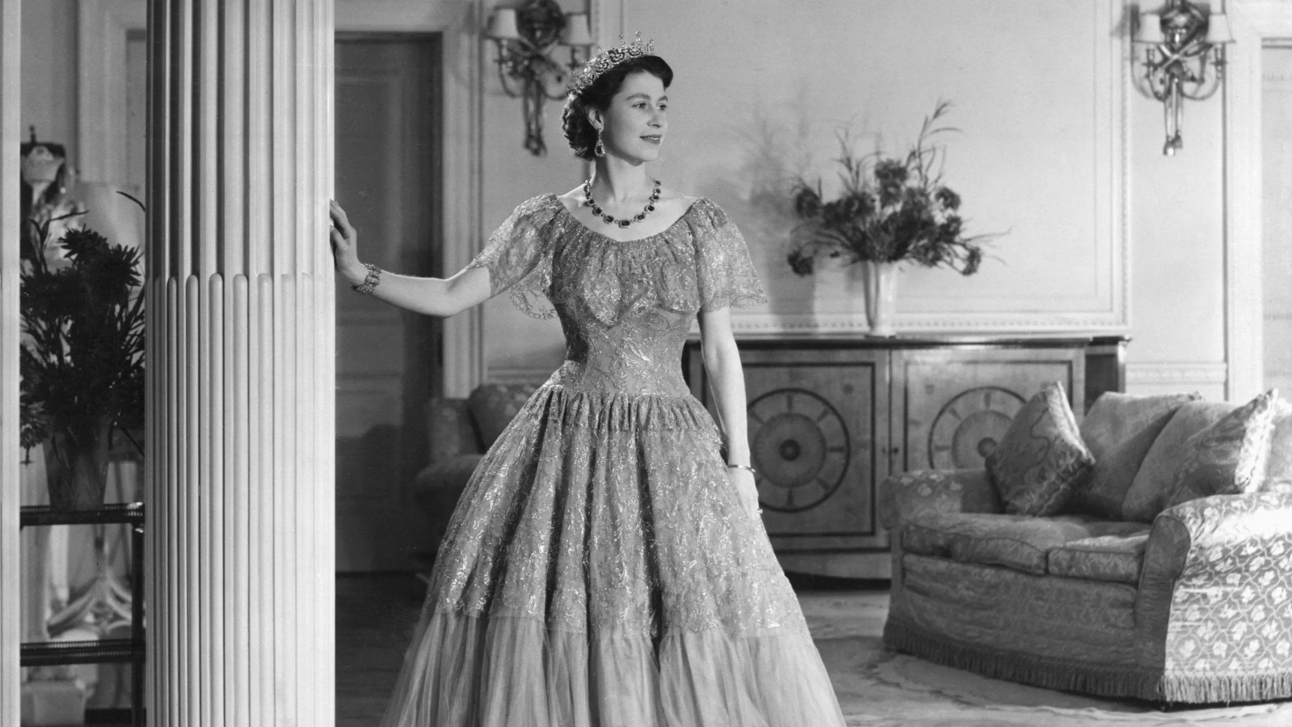 31 iconische foto's van koningin Elizabeth door de jaren heen - Vogue NL