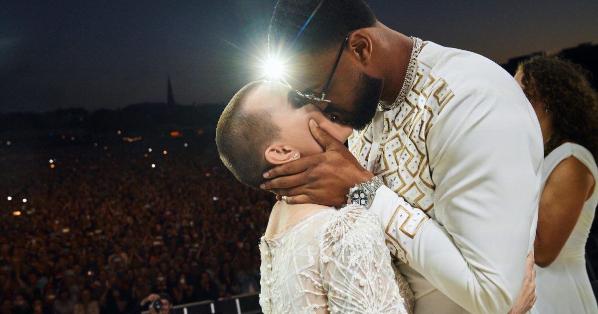 Just married: Anouk is officieel getrouwd met Dominique op het Malieveld