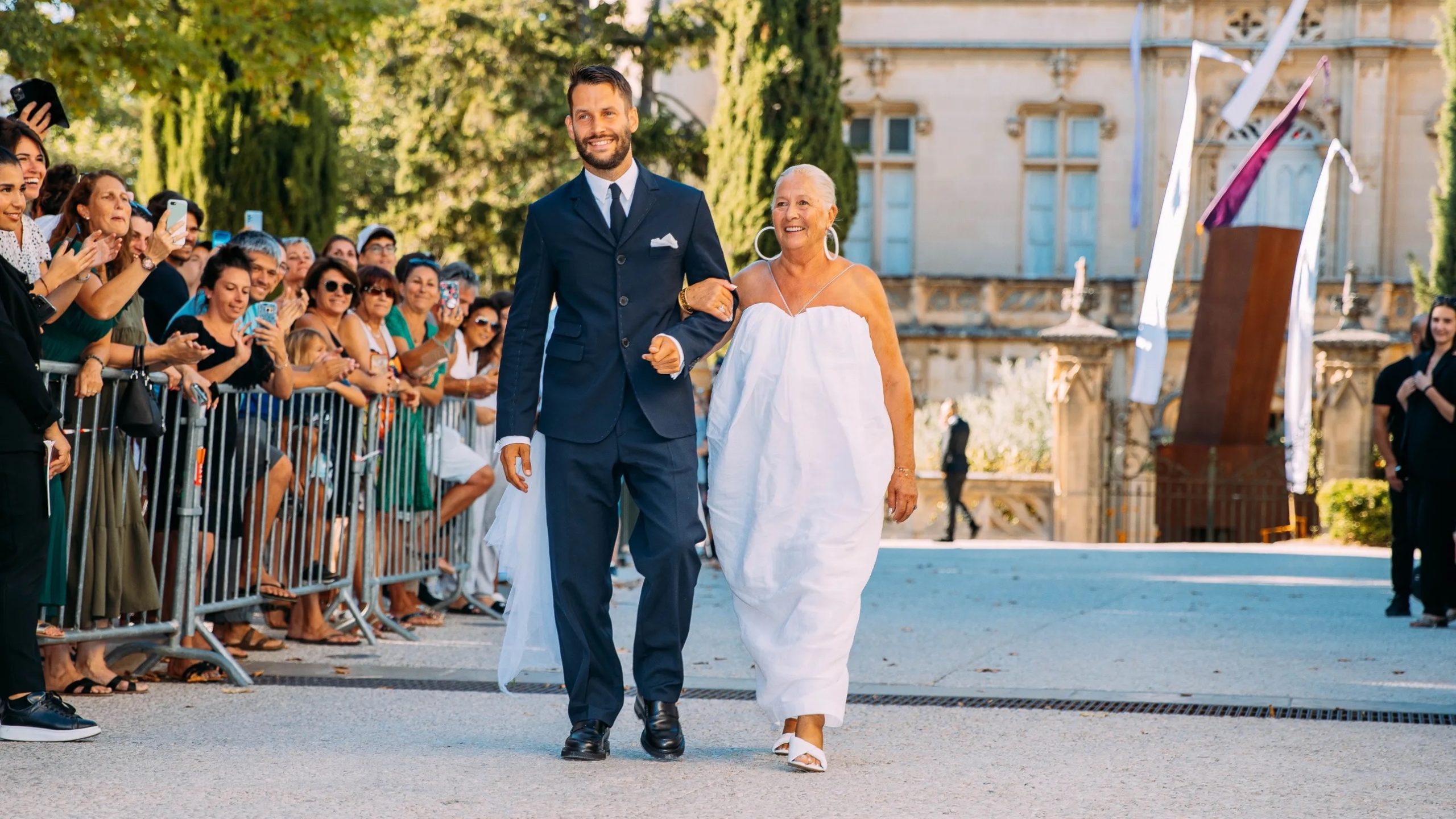 Zien: de bruiloft van Simon Porte Jacquemus in foto's - Vogue NL