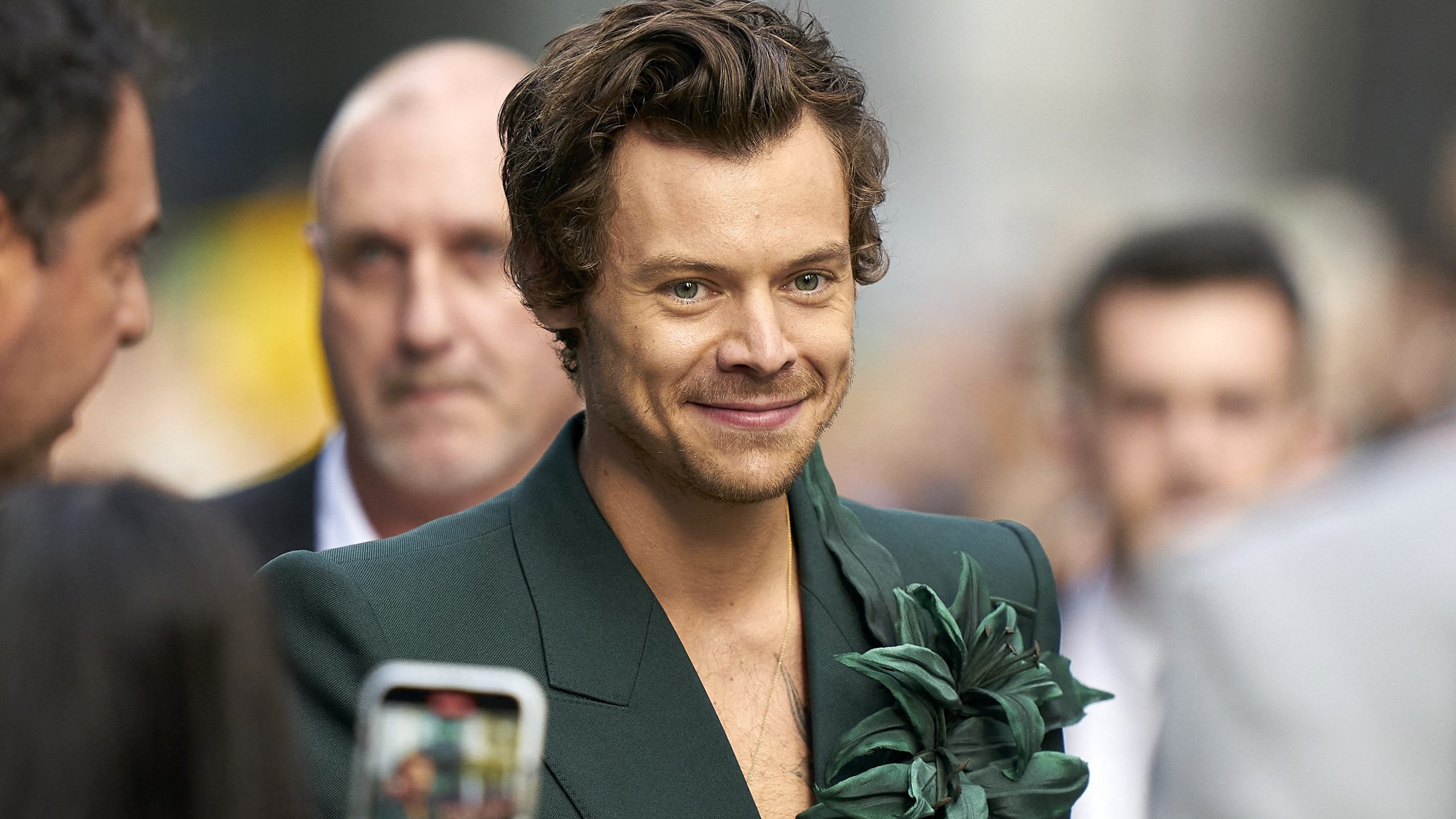 Harry Styles in Gucci op rode loper bij première 'My Policeman'