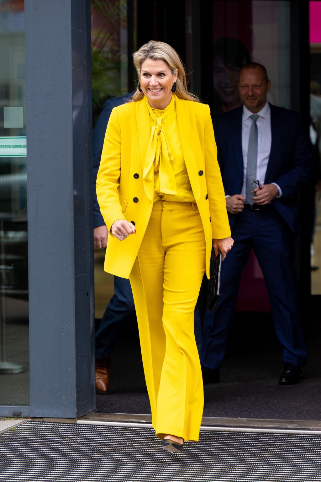 Koningin Máxima gaat voor ton sur ton in geel pak - Vogue.nl