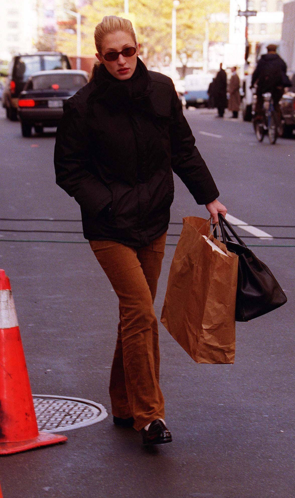 Troid Carolyn Bessette Kennedy What Made Carolyn Bessette Kennedy A