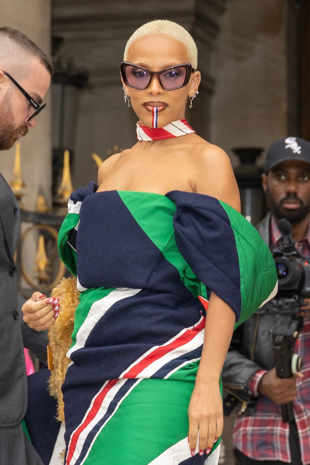 Beautylooks van Doja Cat tijdens Paris Fashion Week - Vogue.nl