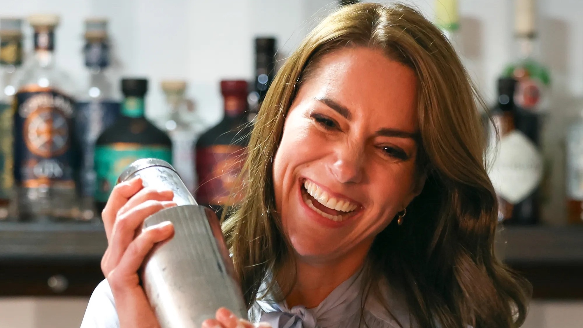 Zo ziet Kate Middleton eruit als ze cocktails shaket - Vogue NL