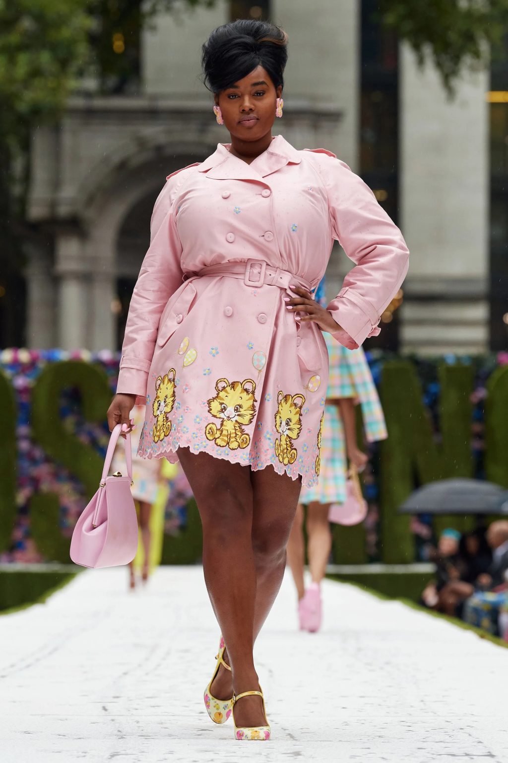De 9 beste catwalkmomenten van Vogue-coverster Precious Lee