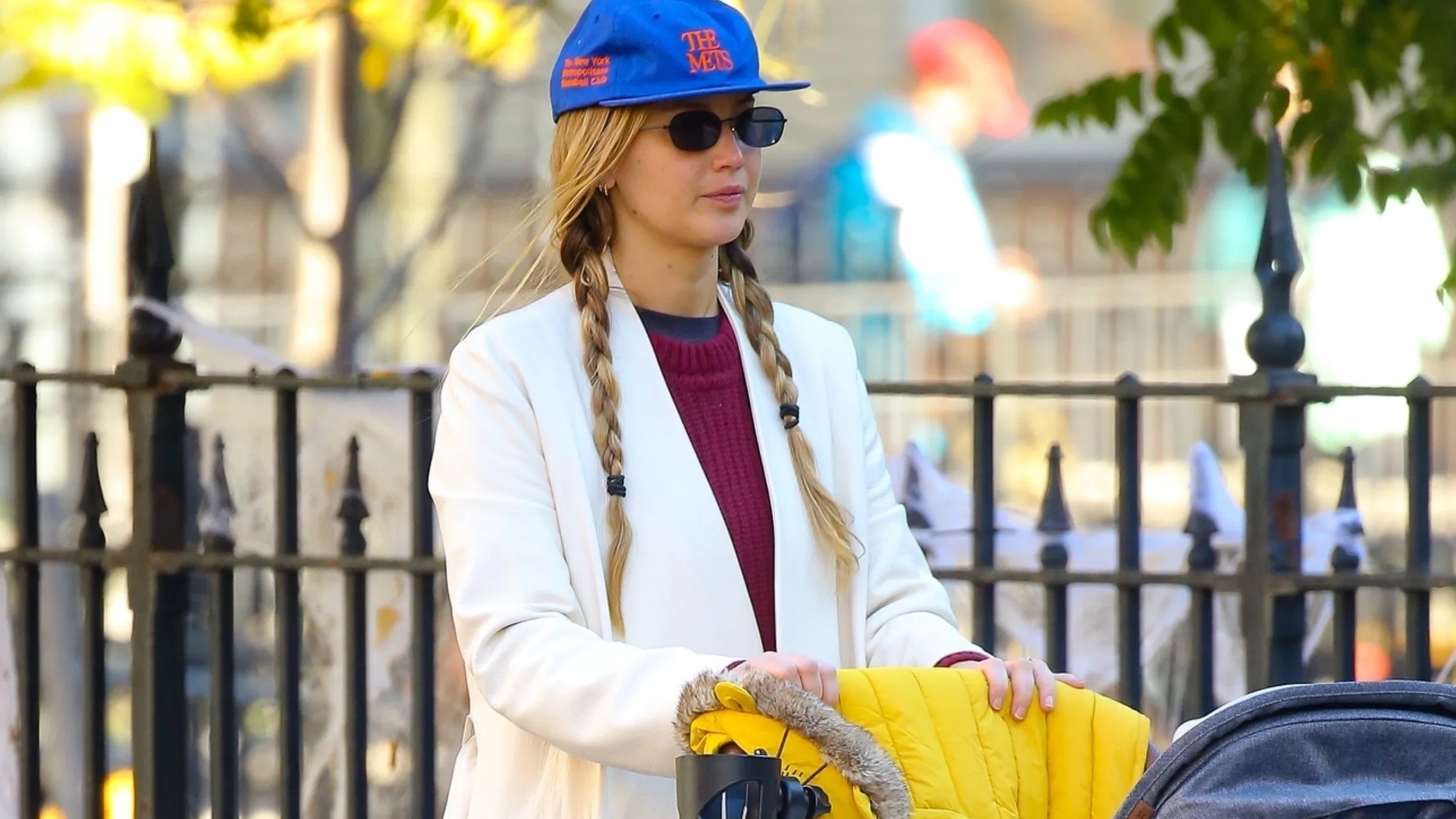 De schoen van Jennifer Lawrence lijkt een sok maar is heel chic