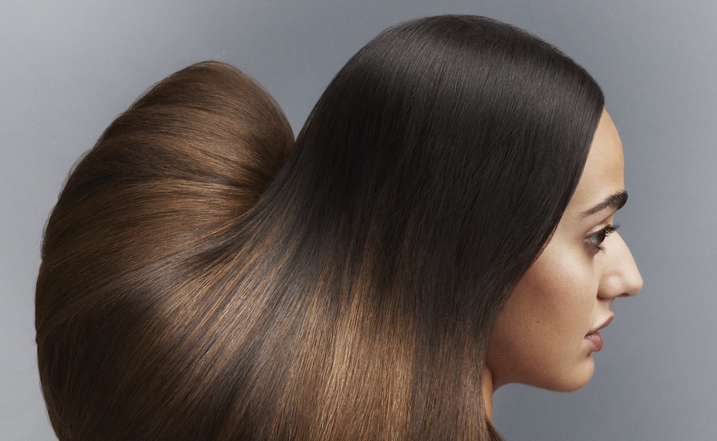 Statisch haar: dit is de oorzaak en (belangrijker) zo kom je ervan af