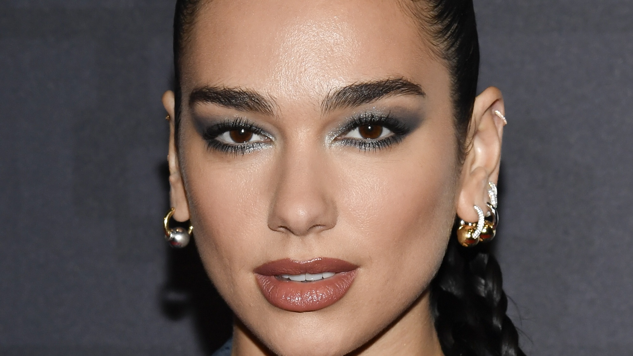 Dua Lipa Gespot In Betaalbare Sexy Wintertrui