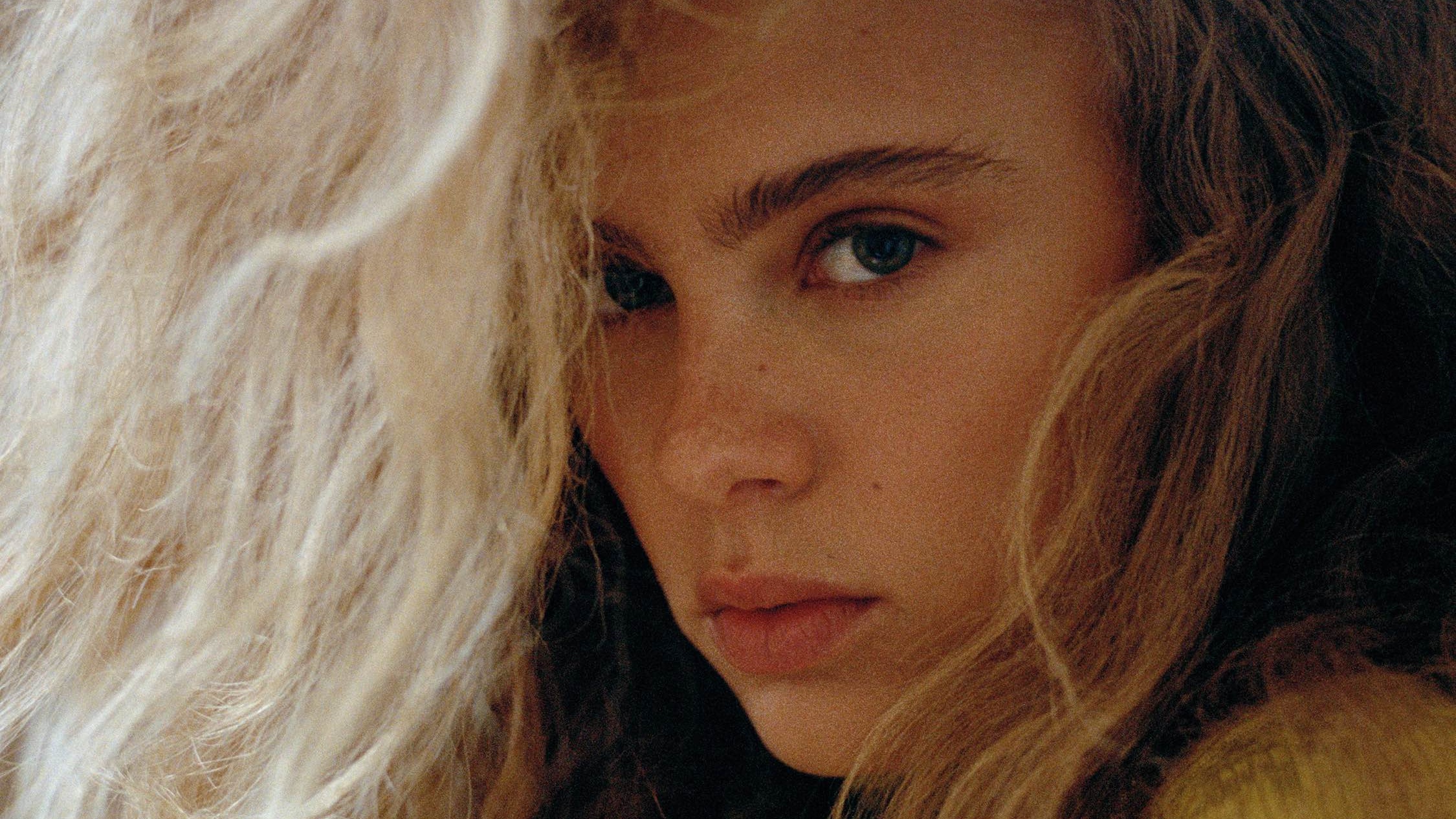 Statisch haar: dit is de oorzaak en (belangrijker) zo kom je ervan af