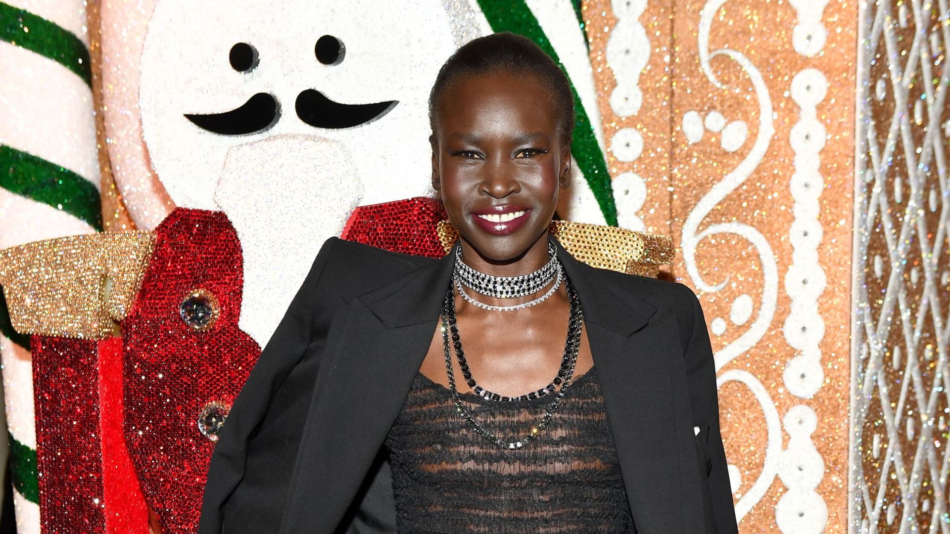 Een pak aan tijdens de feestdagen? Alek Wek is een inspiratiebron