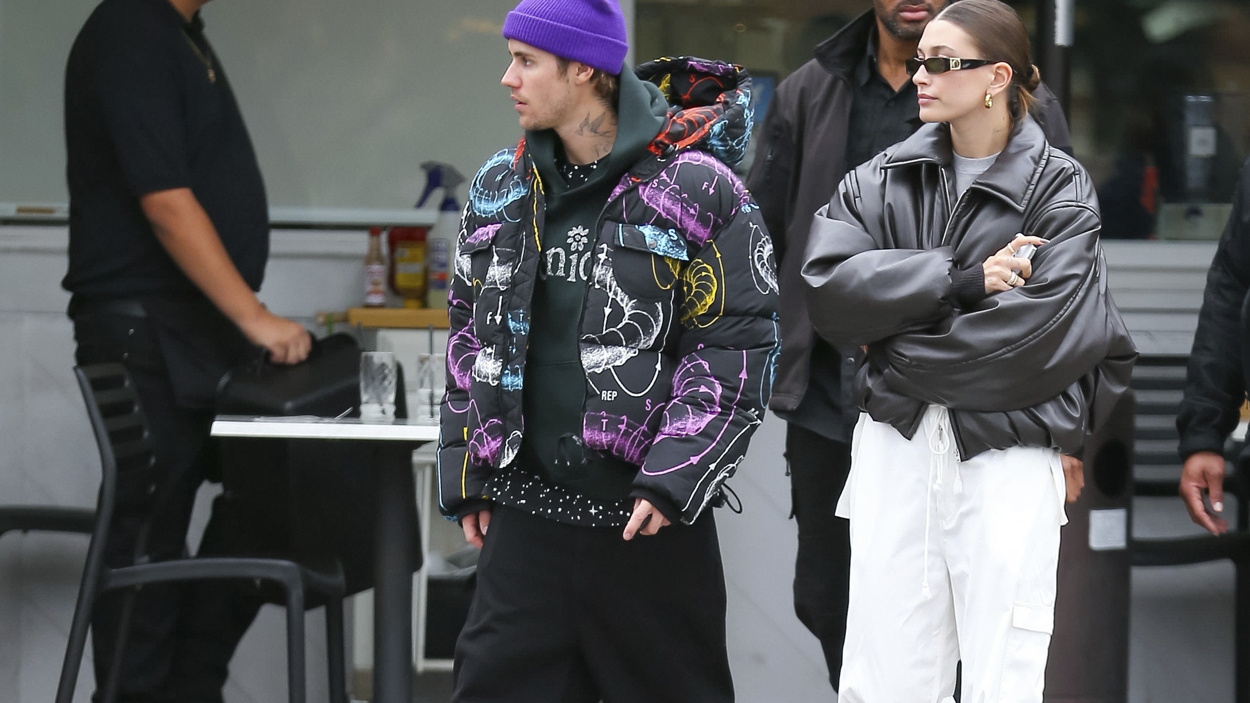 Deze Y2K-broekentrend blijft dit najaar het straatbeeld domineren