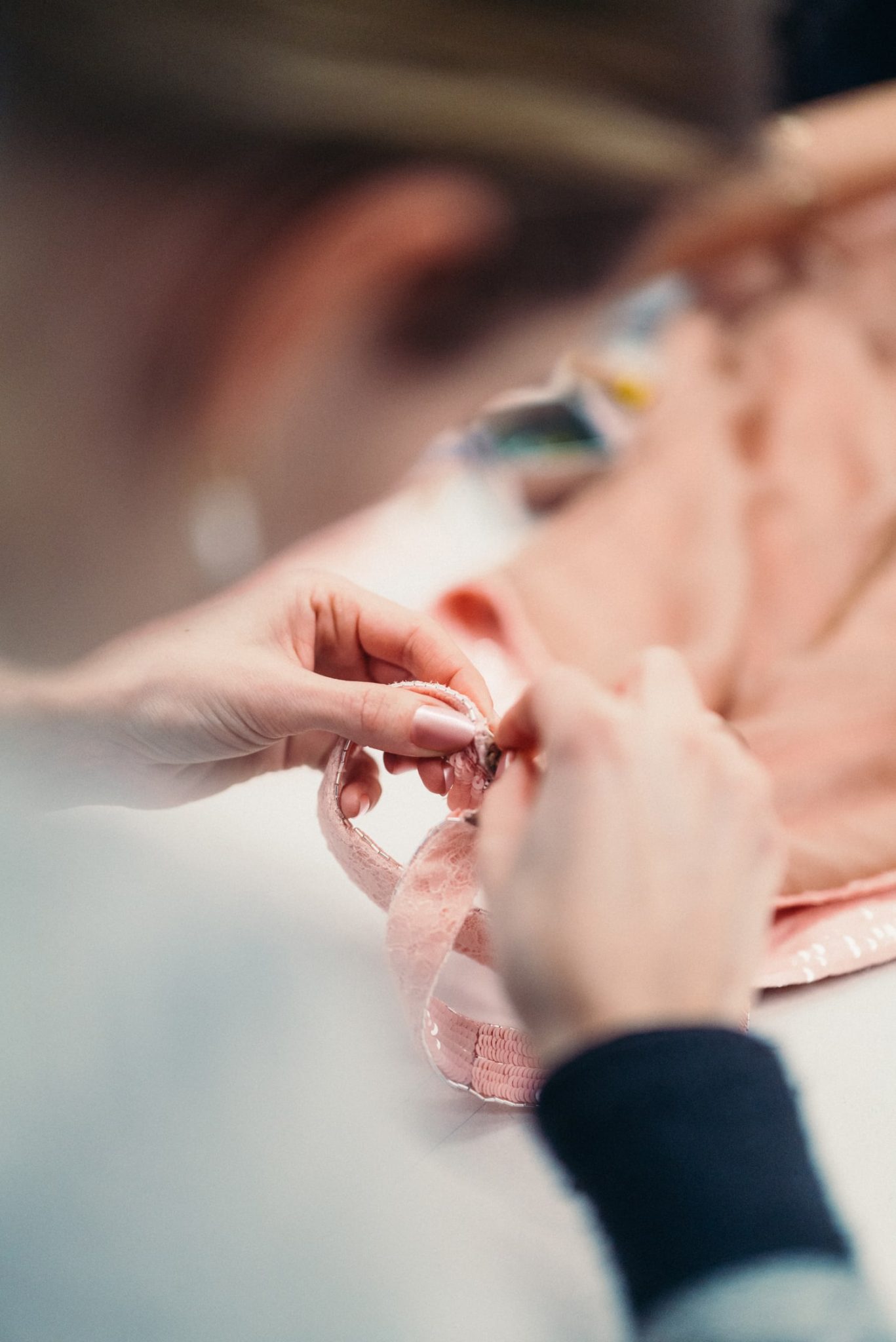 Zo werd Margot Robbie's Golden Globes Chanel-jurk gemaakt