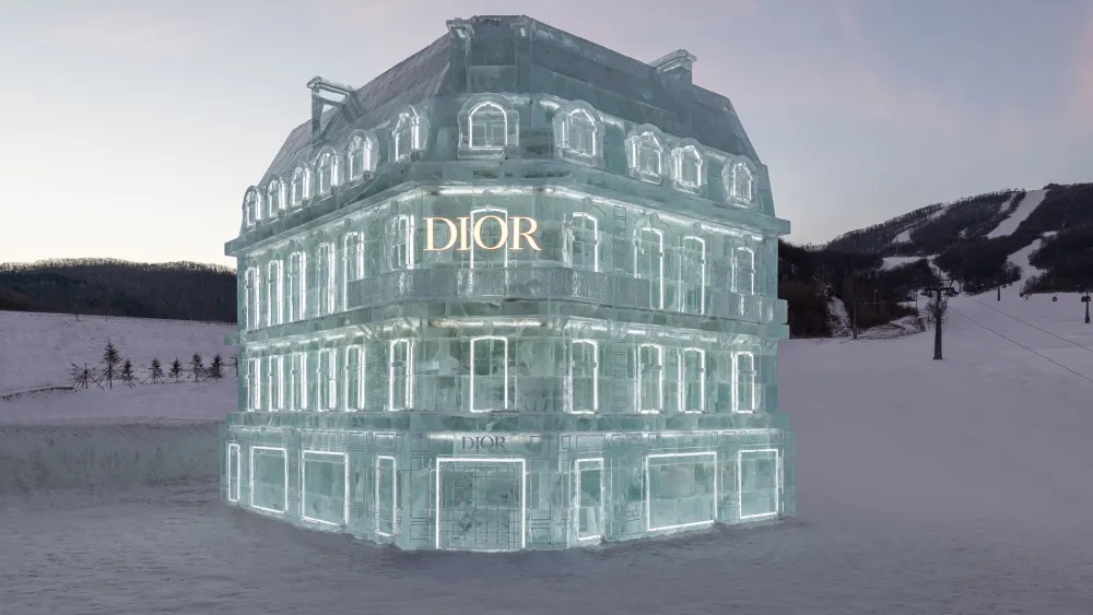 Dior bootst eigen flagship na als ijssculptuur in China