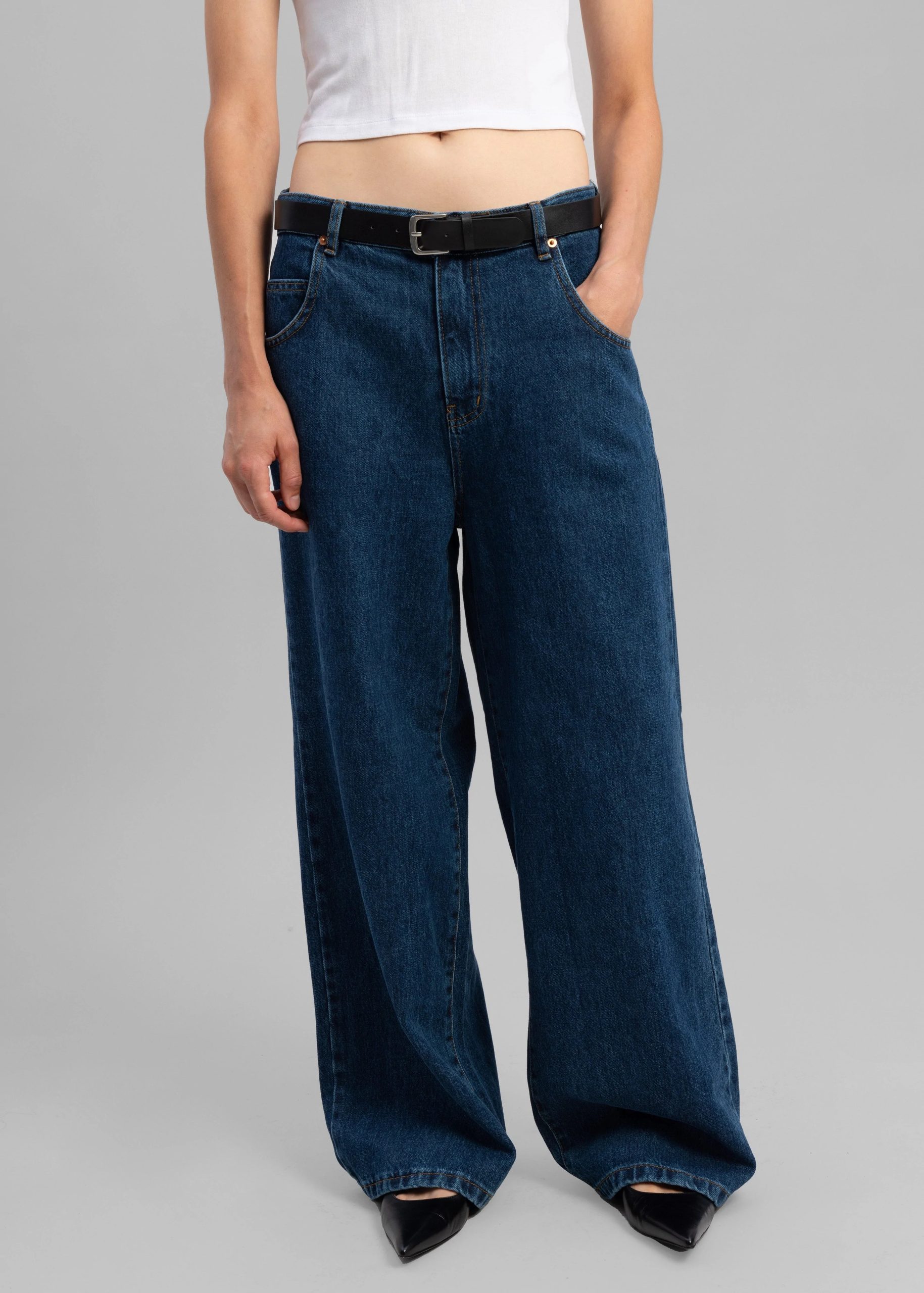 De ultralange puddle jeans maakt een comeback in 2023