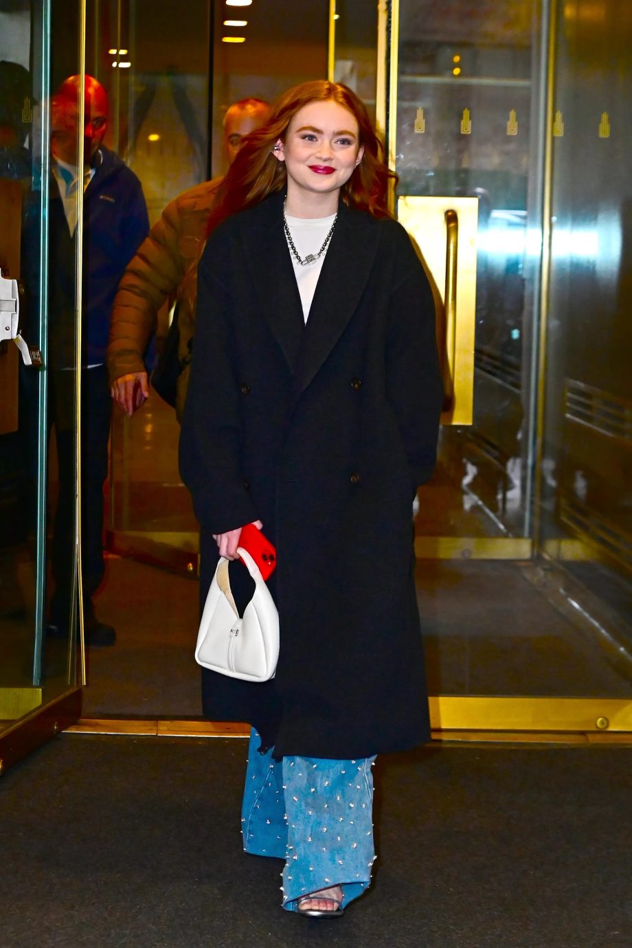 Stranger Things-ster Sadie Sink doet mee met denimtrend