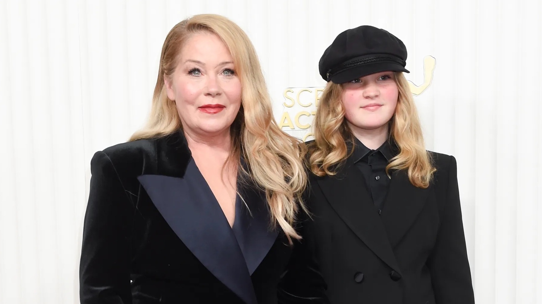 Christina Applegate maakt krachtig statement bij SAG Awards