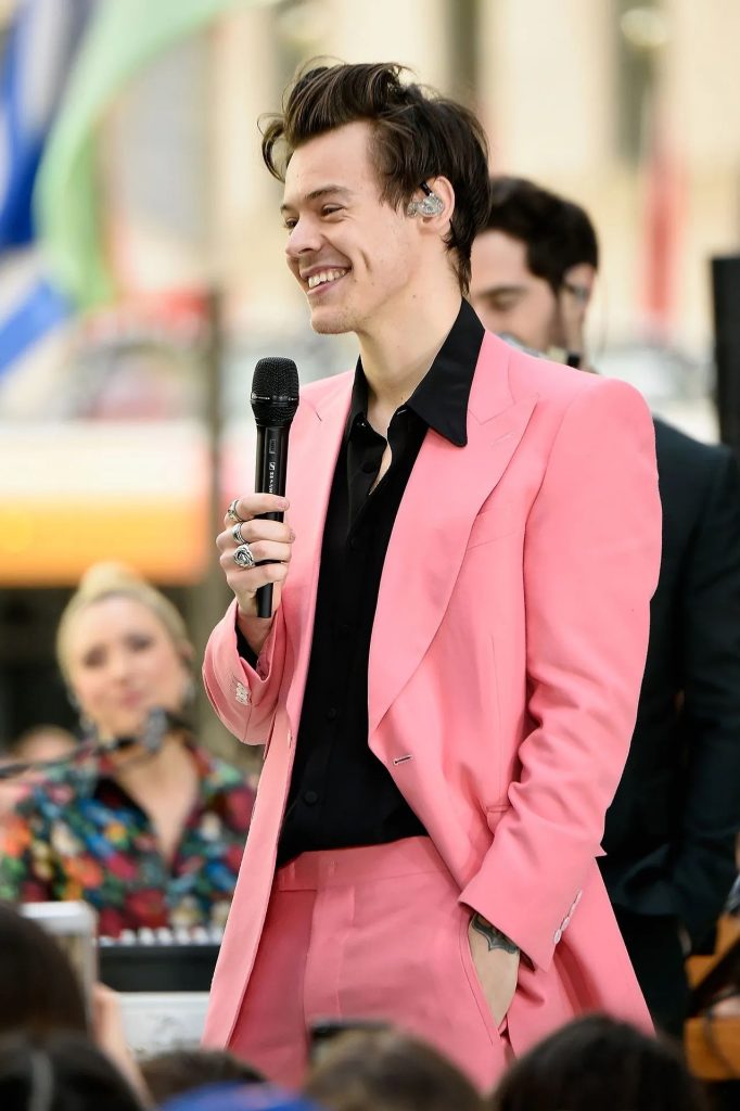 De stijl van Harry Styles: van boybandster tot paradijsvogel