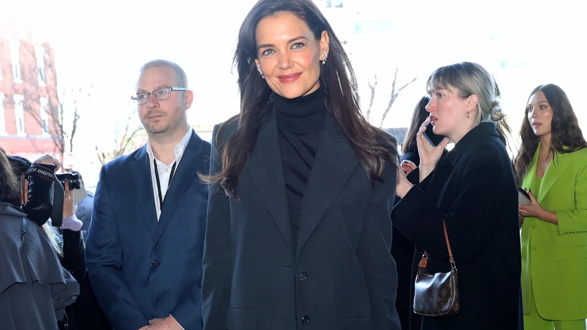 Katie Holmes deelt winterse stijltips tijdens New York Fashion Week