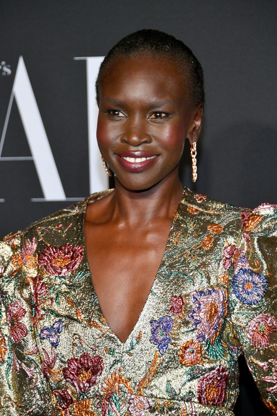 9 geweldige beautylooks van supermodel Alek Wek
