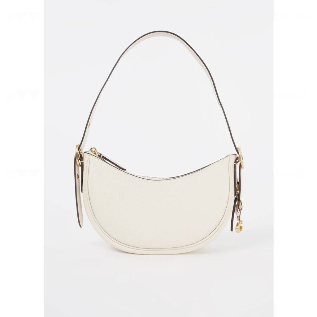 Alexa Chung draagt hét mode-item van de lente: de witte broek