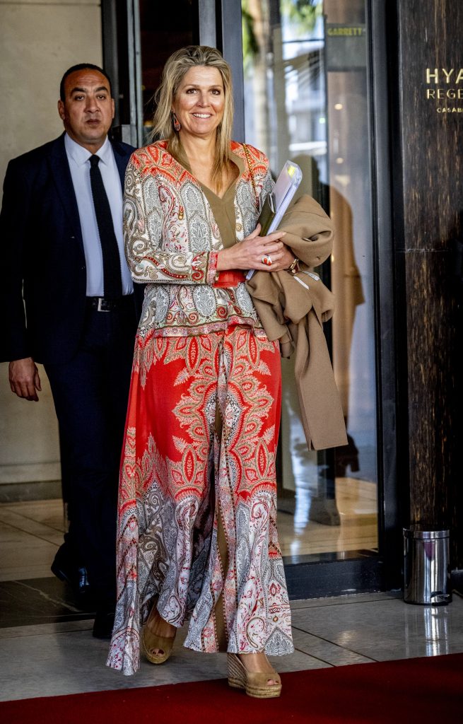 Koningin Máxima kiest voor tie-dye jurk in Marokko