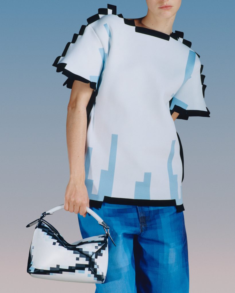 De Loewe pixelcollectie is hyperrealistische mode op zijn best