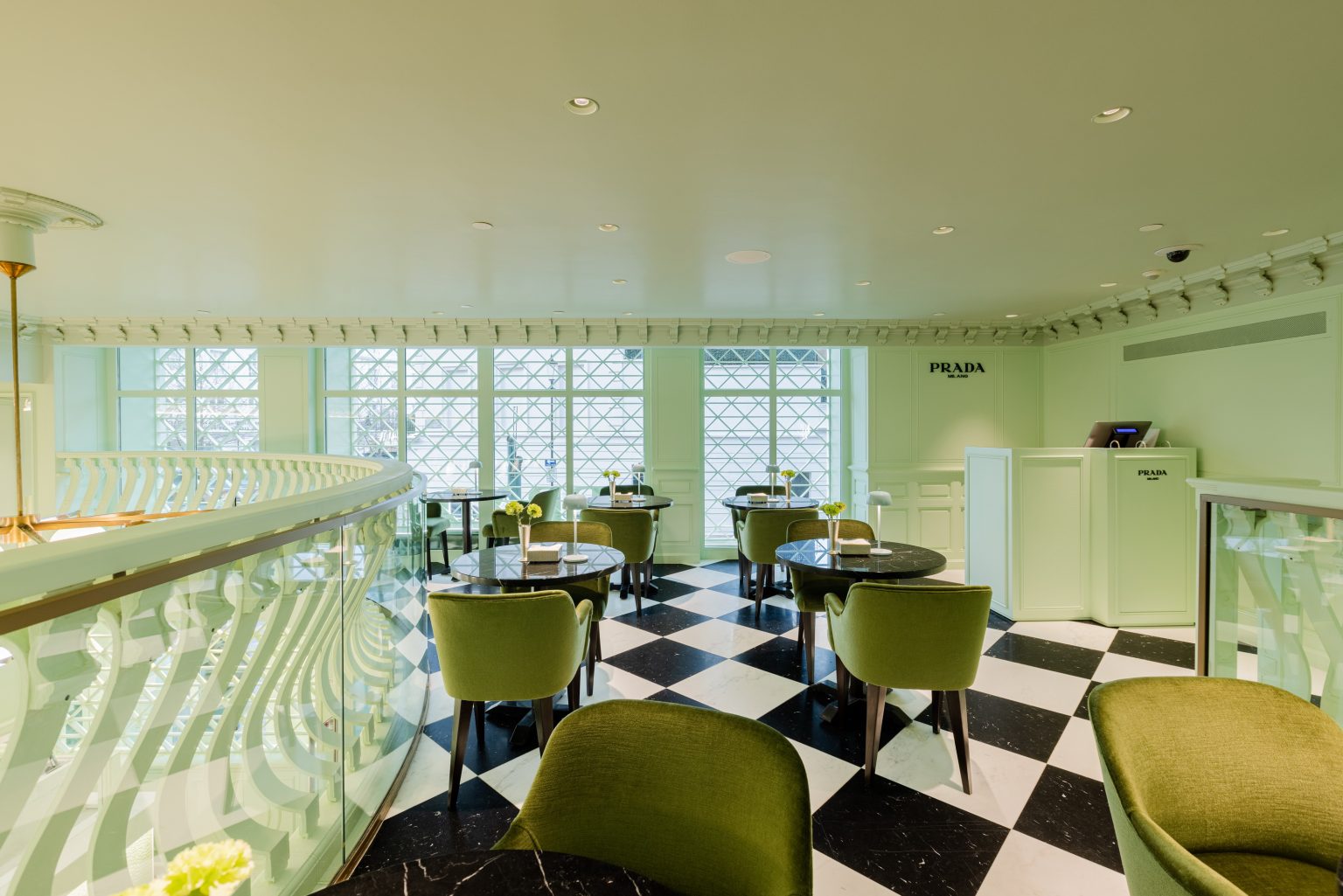 Wil je zien: Prada opent lichtgroen café in Harrods in Londen