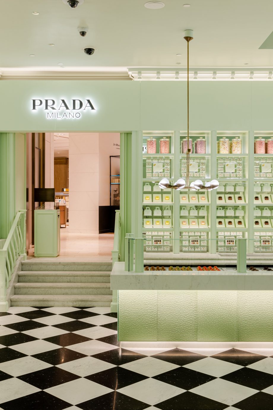 Wil je zien: Prada opent lichtgroen café in Harrods in Londen
