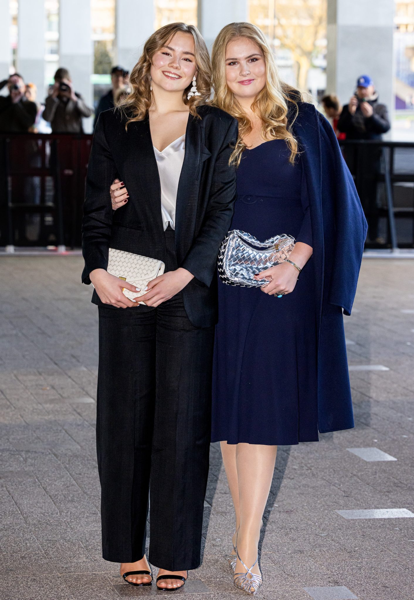 Prinsessen maken onverwachte verschijning bij Koningsdagconcert