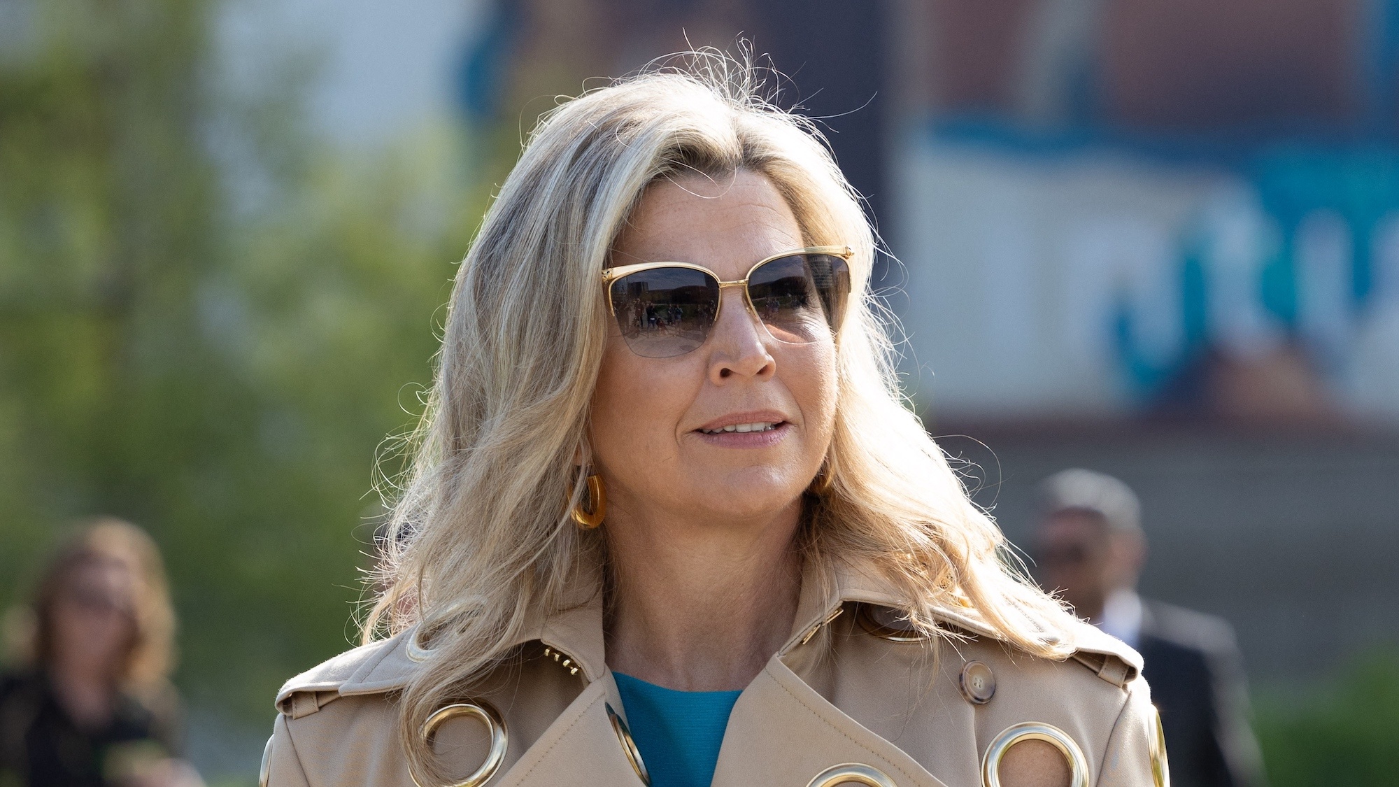 Koningin Máxima draagt gewaagde 'gatenjas' van Claes Iversen