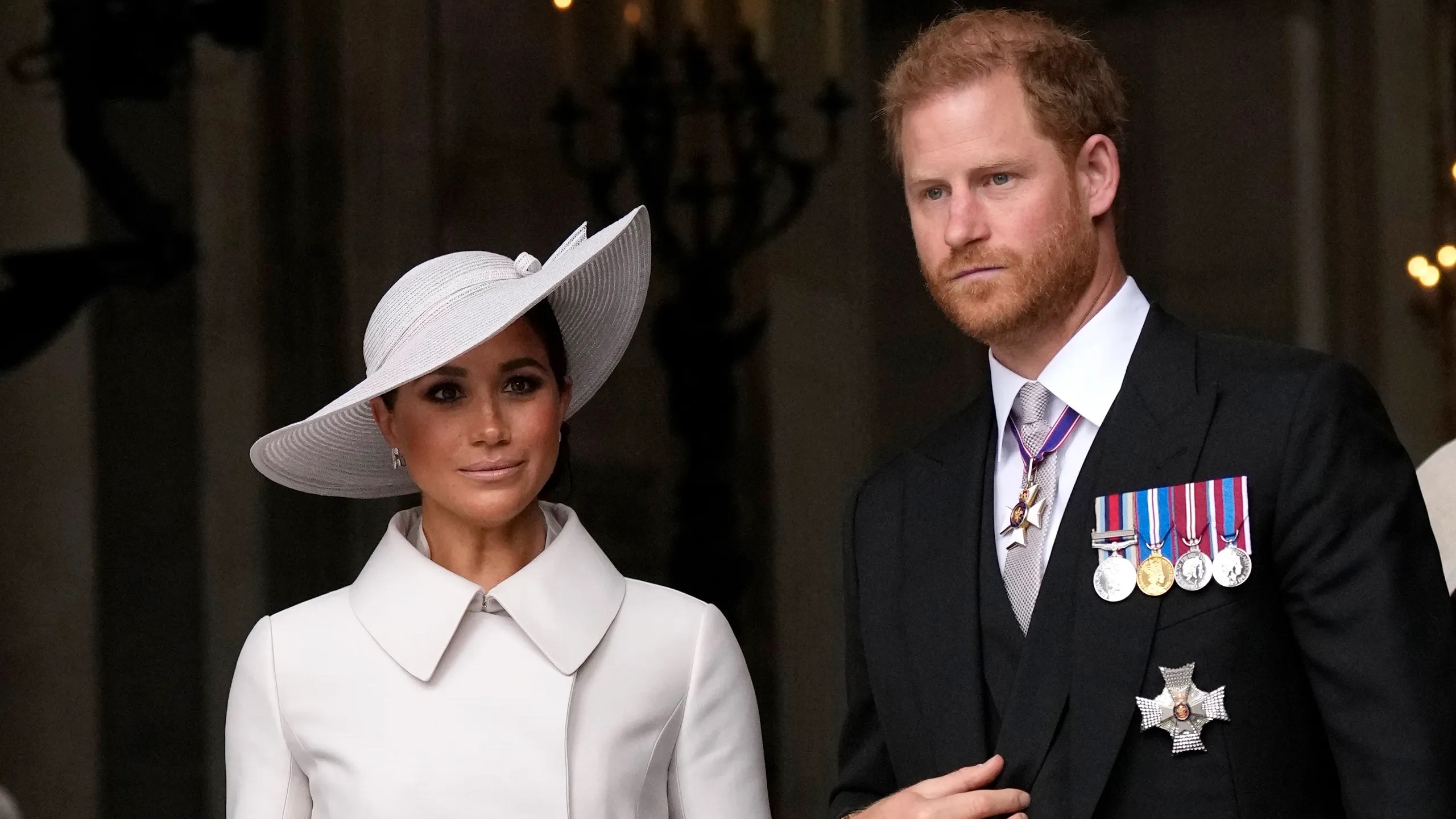 Prins Harry is bij de kroning van zijn vader – zónder Meghan Markle