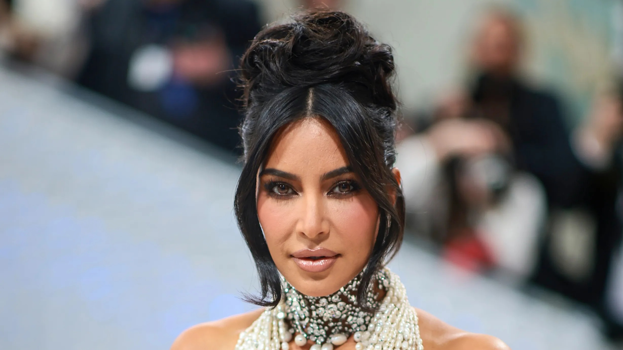 Kim Kardashian Droeg 50 000 Parels Op Het Met Gala 2023