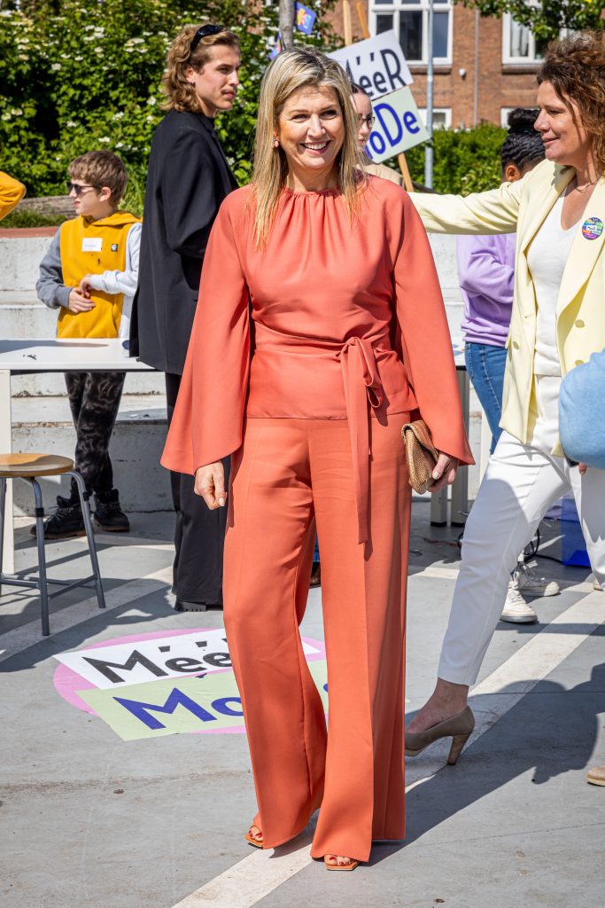 Oranje boven: koningin Máxima draagt chique oranje look