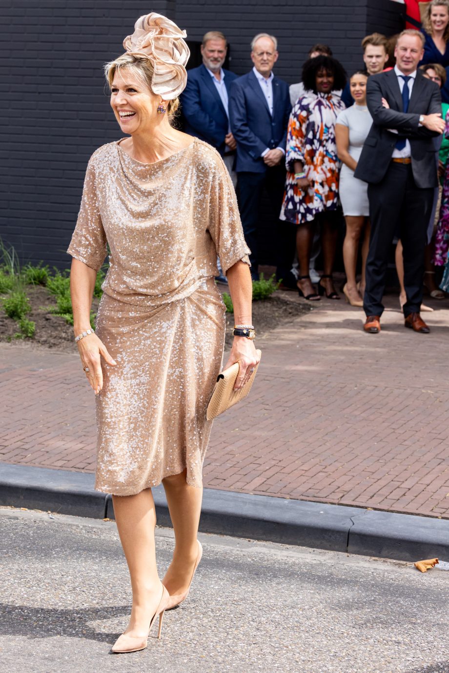 Máxima bewijst dat je een glitterlook prima overdag kunt dragen