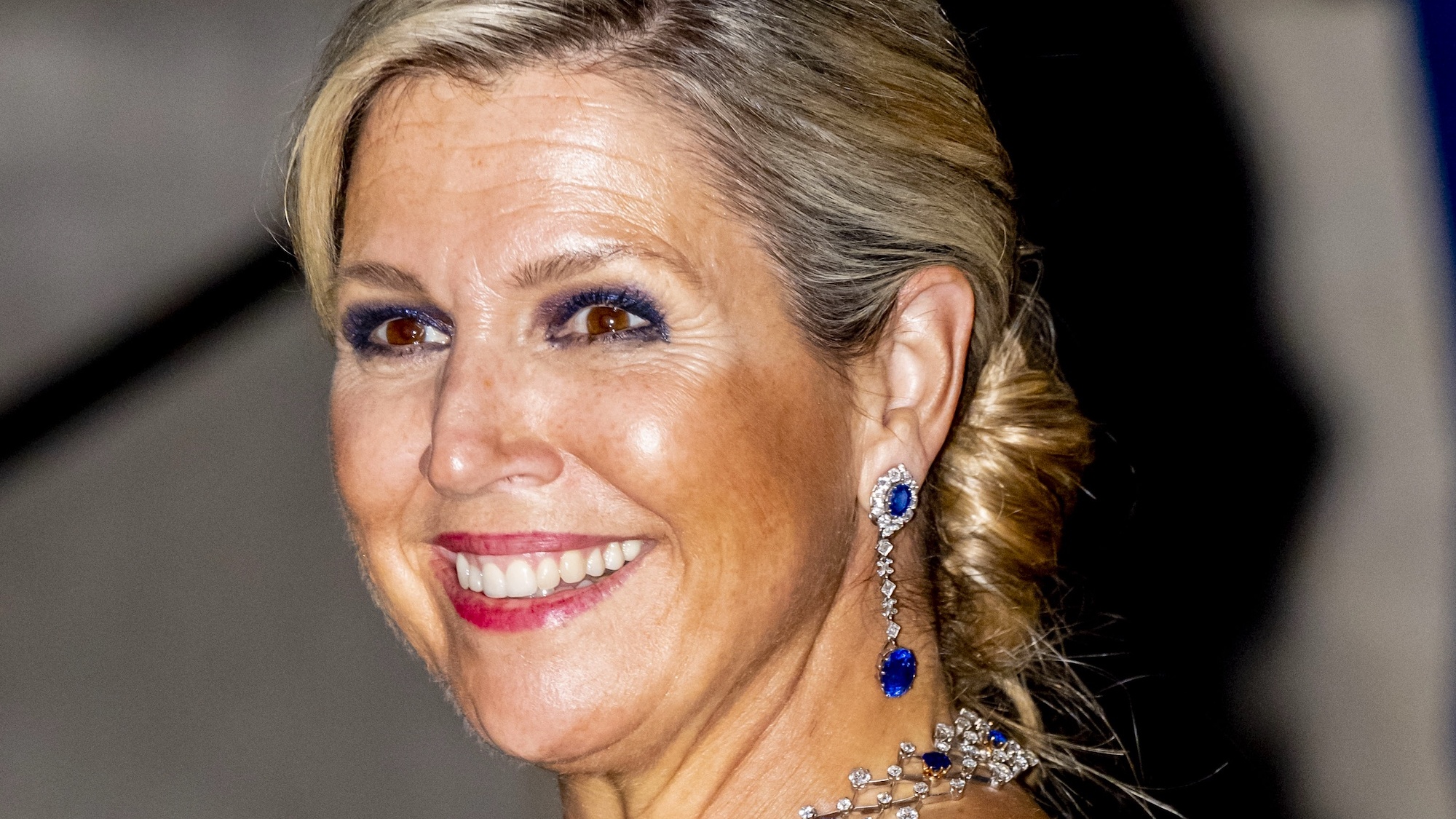 Koningin Máxima gaat voor dark glamour in fonkelende look
