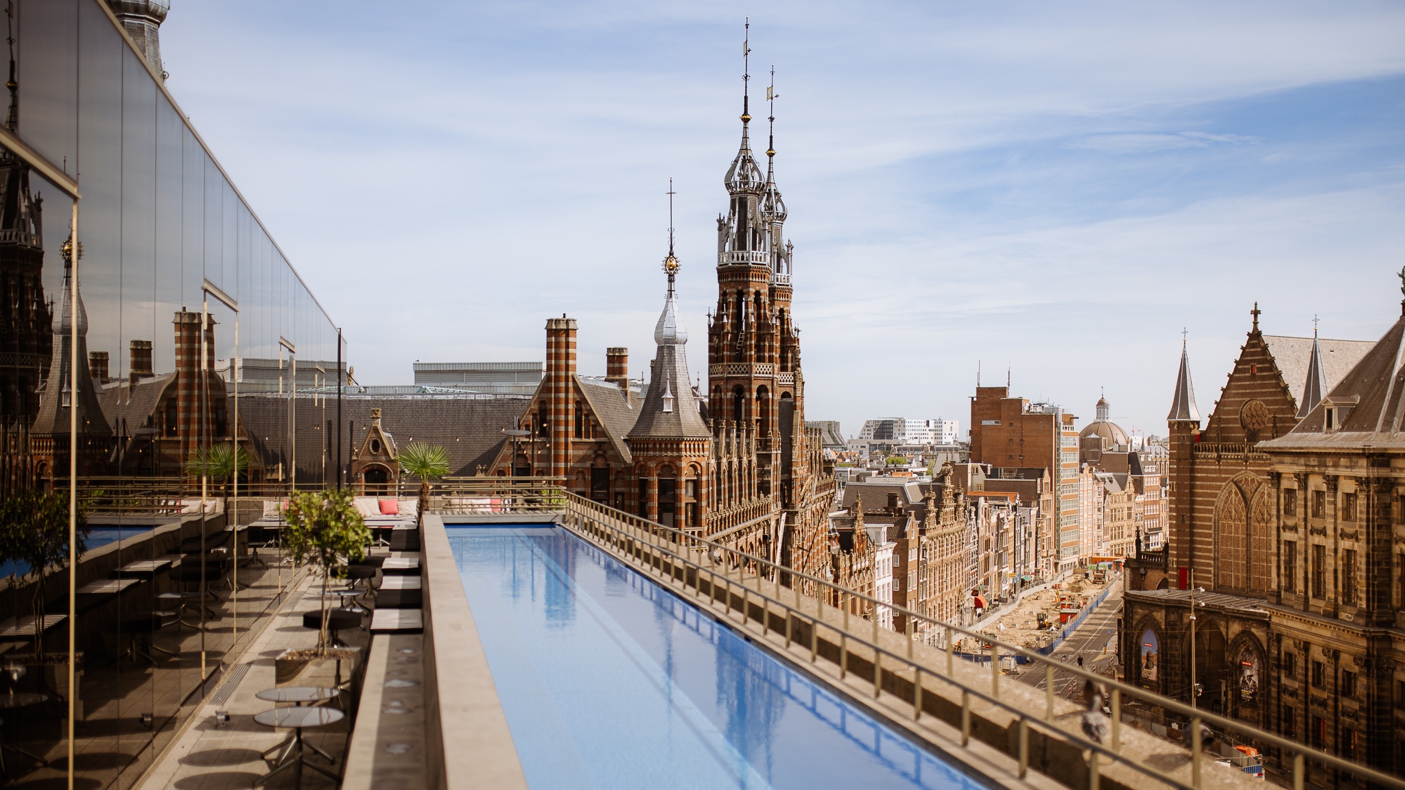 Dit zijn de mooiste buitenzwembaden in Amsterdam (en omgeving)