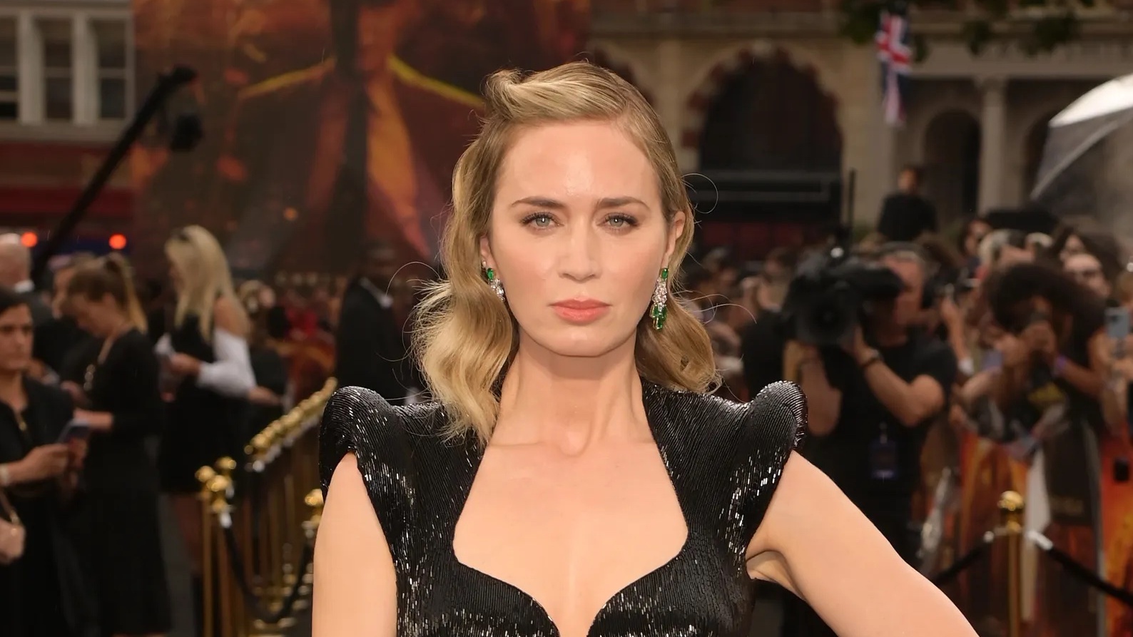 Emily Blunt in Alexander McQueen bij première Oppenheimer
