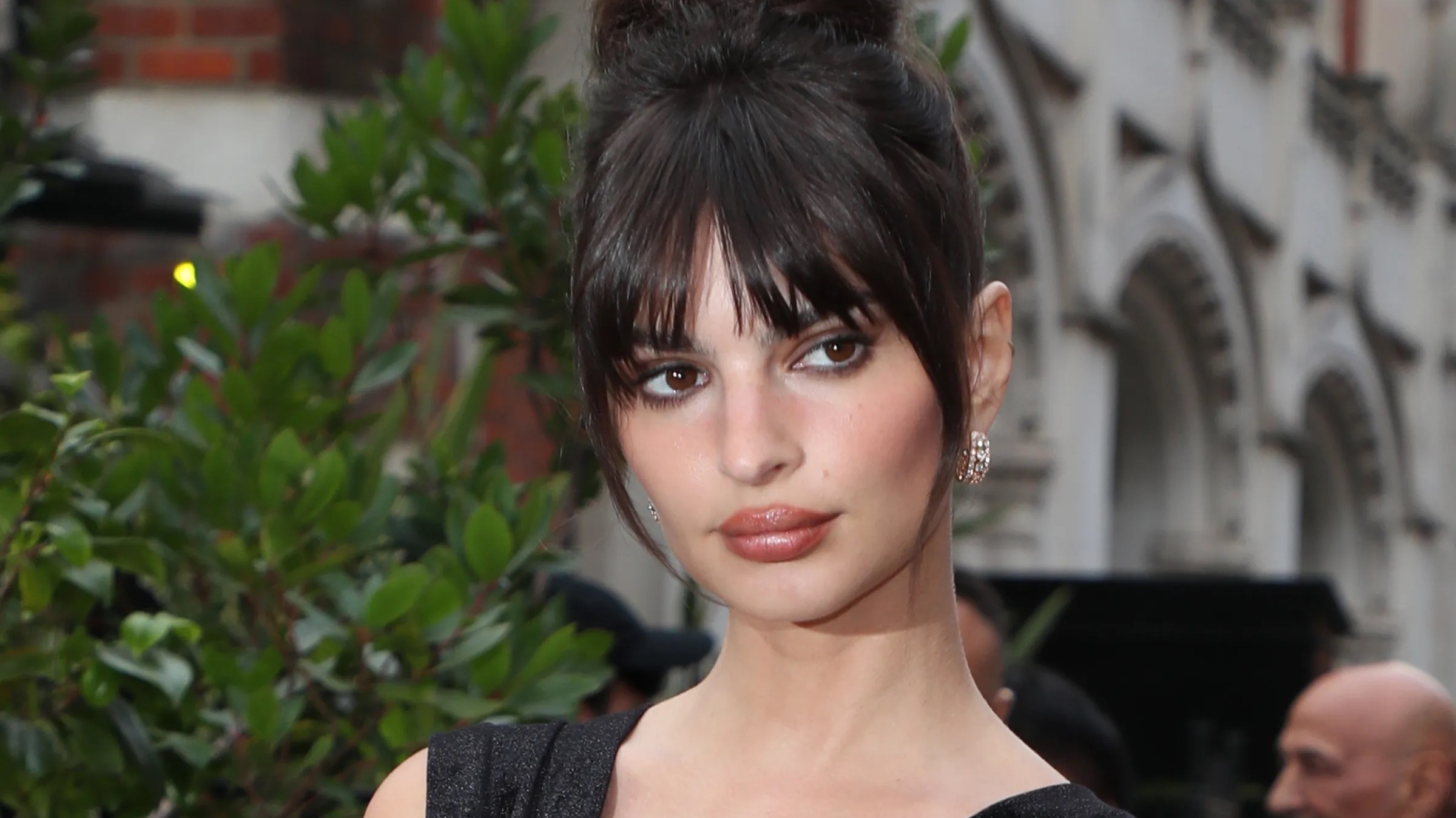 Emily Ratajkowski heeft nu rood haar en is klaar voor de zomer