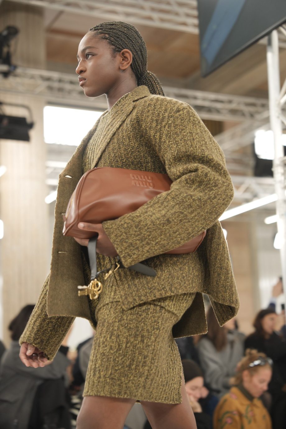 De clutch komt terug: de tassentrend van najaar 2023