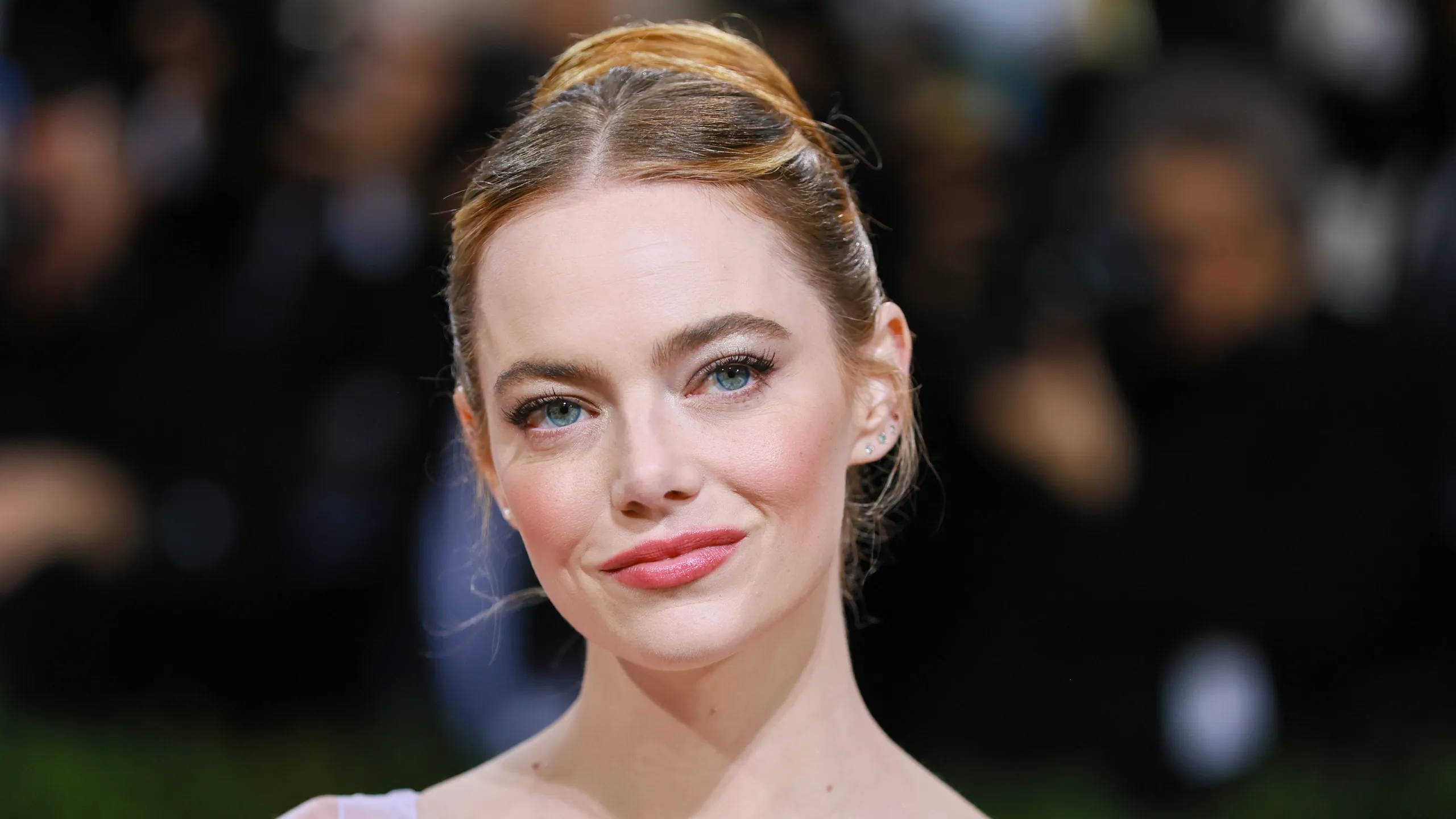 Emma Stone heeft haar rode lokken ingeruild voor blond haar