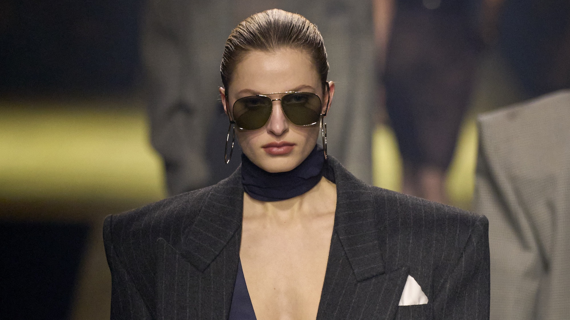 Blazers en jasjes met oversized schouders zijn dé trend van nu