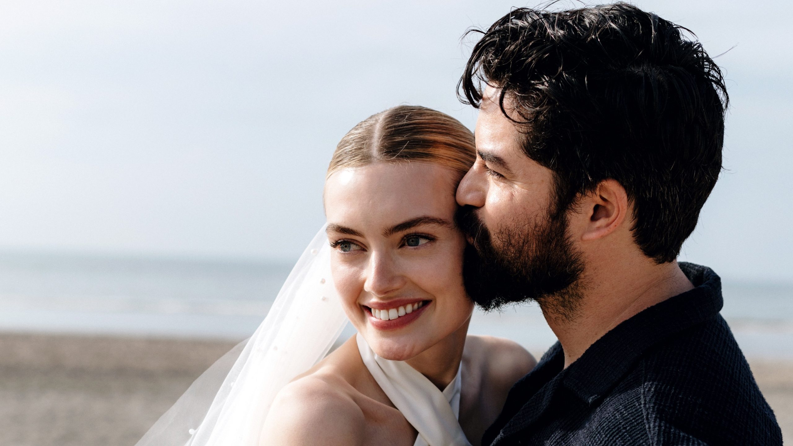De bruiloft van model Hanna Verhees op het strand in Zandvoort