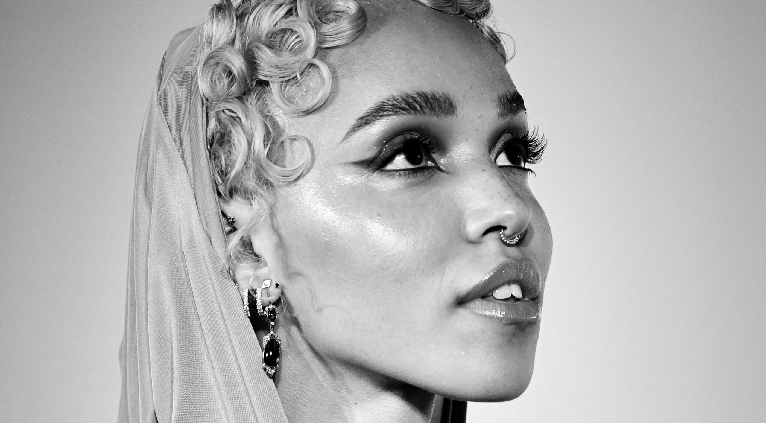 FKA Twigs reageert op verbod van haar Calvin Klein-poster