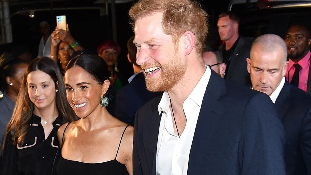 Meghan Markle in moderne prinsessenjurk als eerste look van 2024