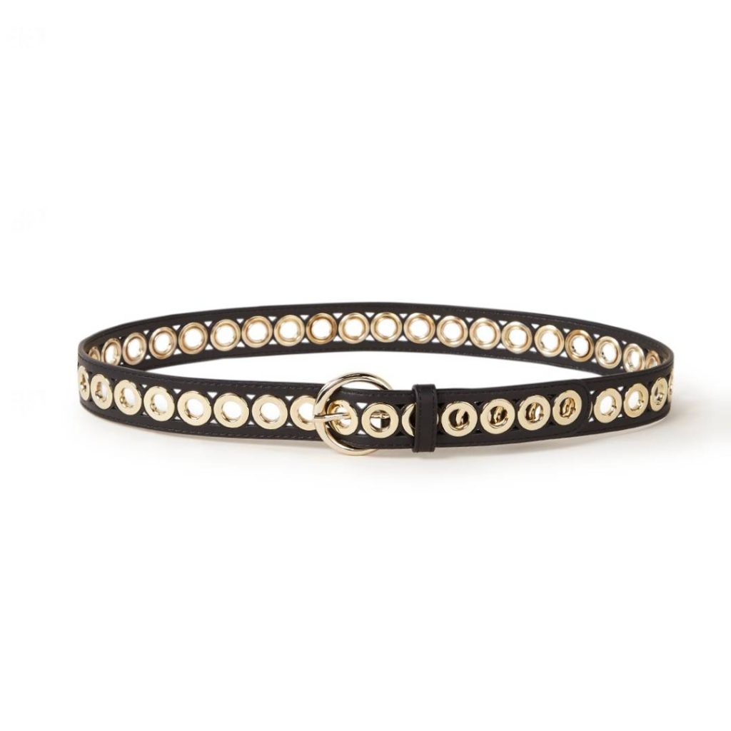 De opvallende riem is een key-item voor een goede look